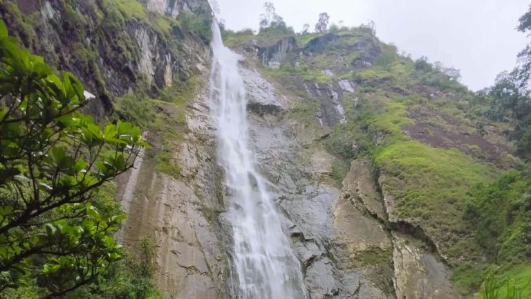 Gunung Gamkonora: Alam Maluku Utara yang Jarang Dijelajahi! - Pesona ...