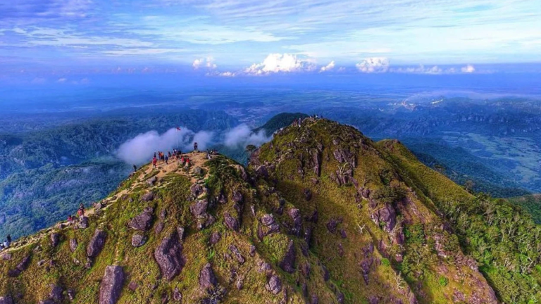 Gunung Bulu Saukang: Hidden Gem di Sulawesi Selatan! - Pesona Indonesia ...